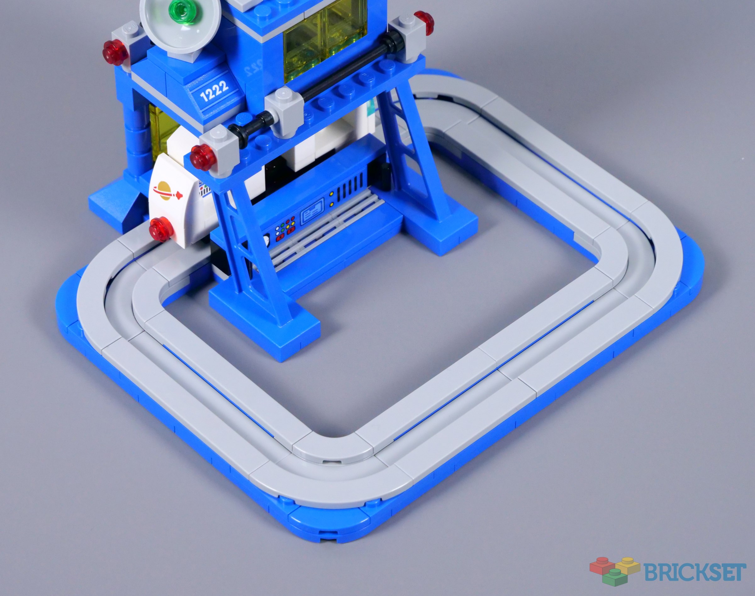 LEGO Ideas 40786 Micro Command Centre review | Brickset